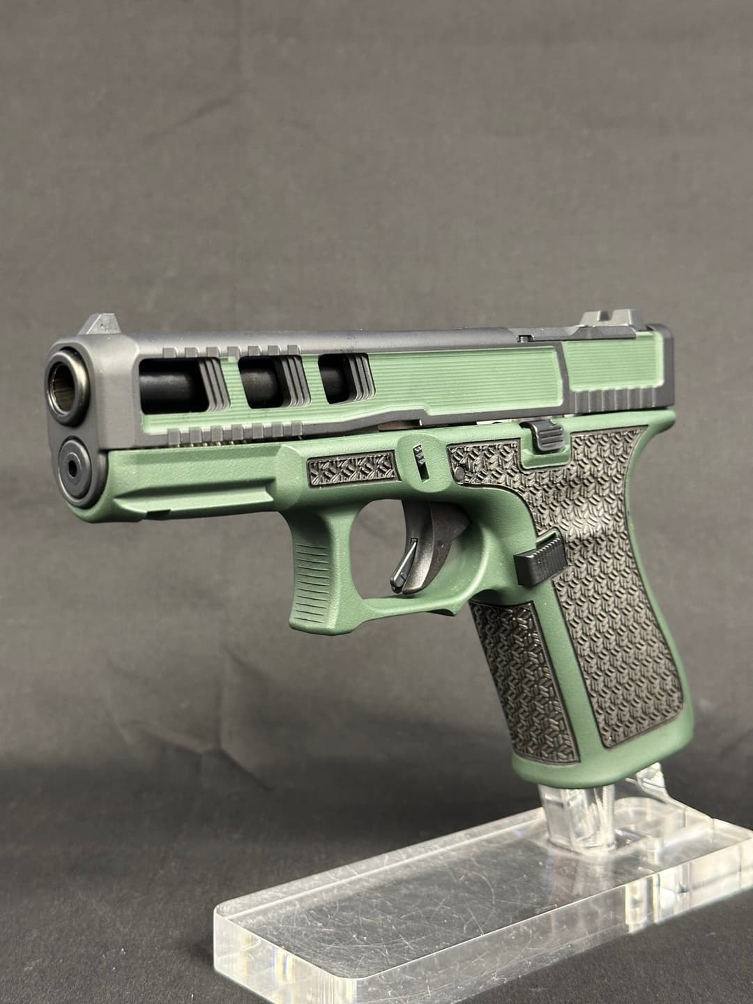 Glock G19 Green/Black Two-Tone - Weapon DNA
