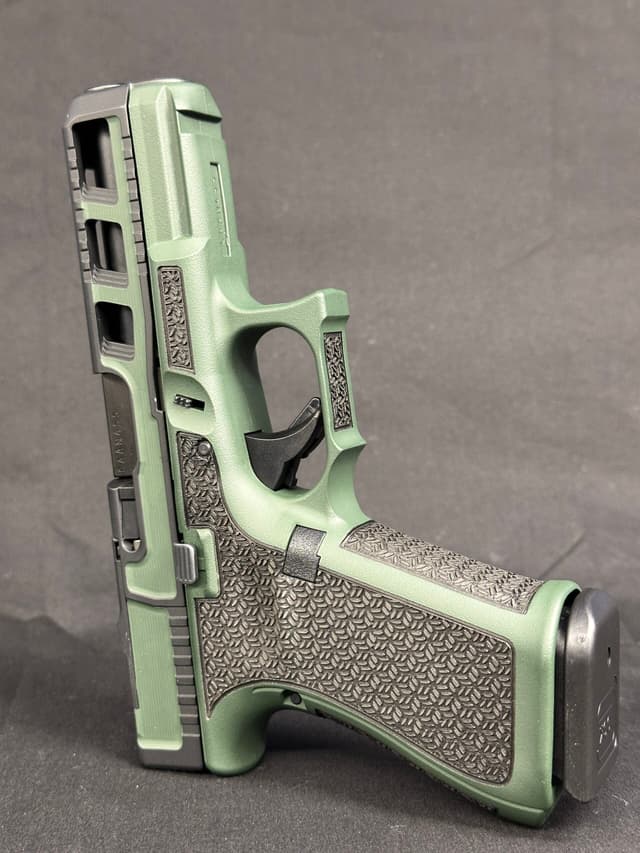 Glock G19 Green/Black Two-Tone - Weapon DNA