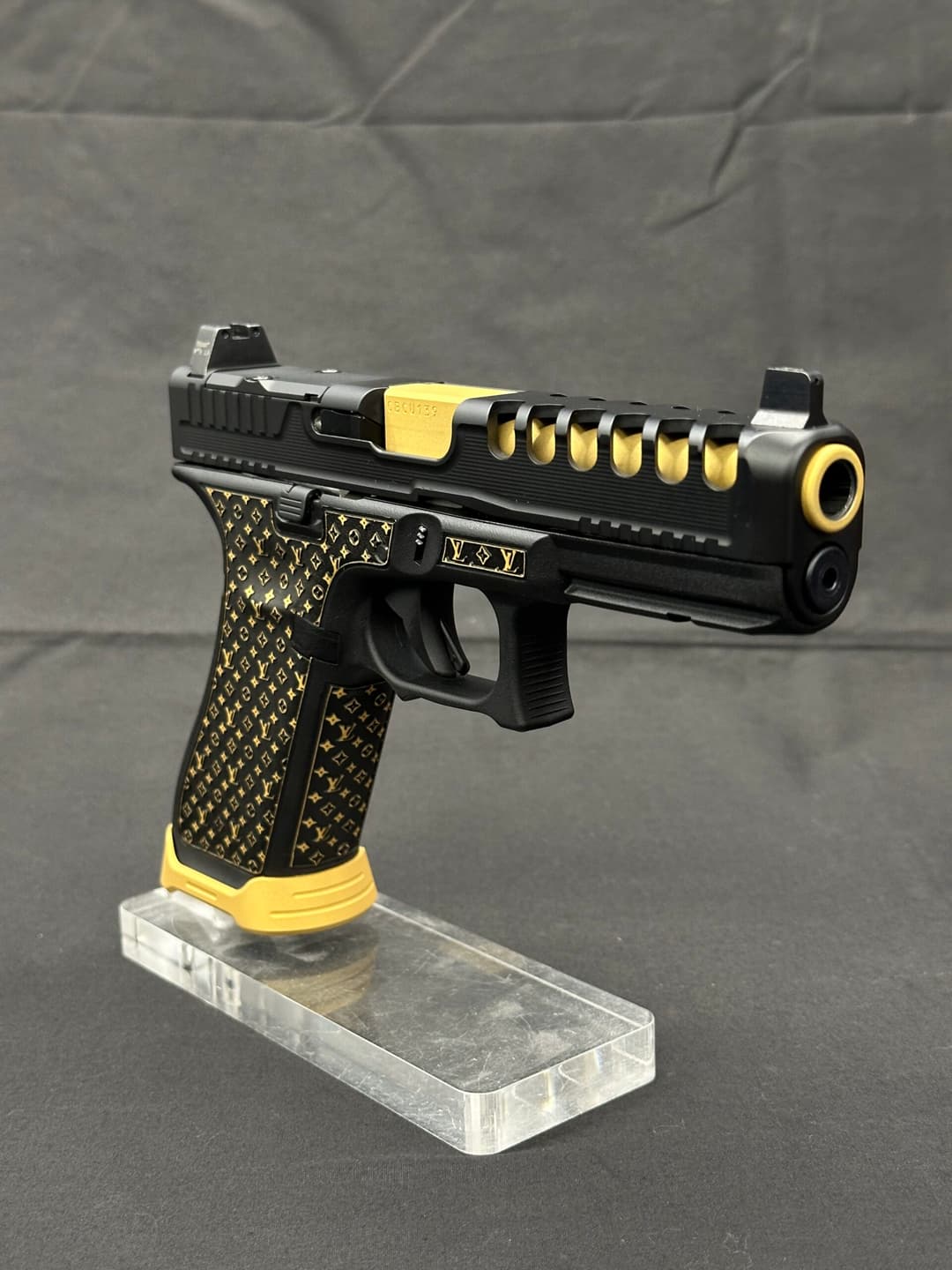 Glock 17 Gold Louis Vuitton - Weapon DNA