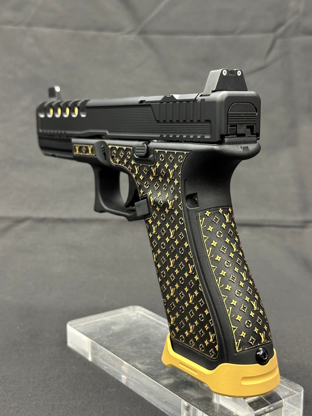 Glock 17 Gold Louis Vuitton - Weapon DNA