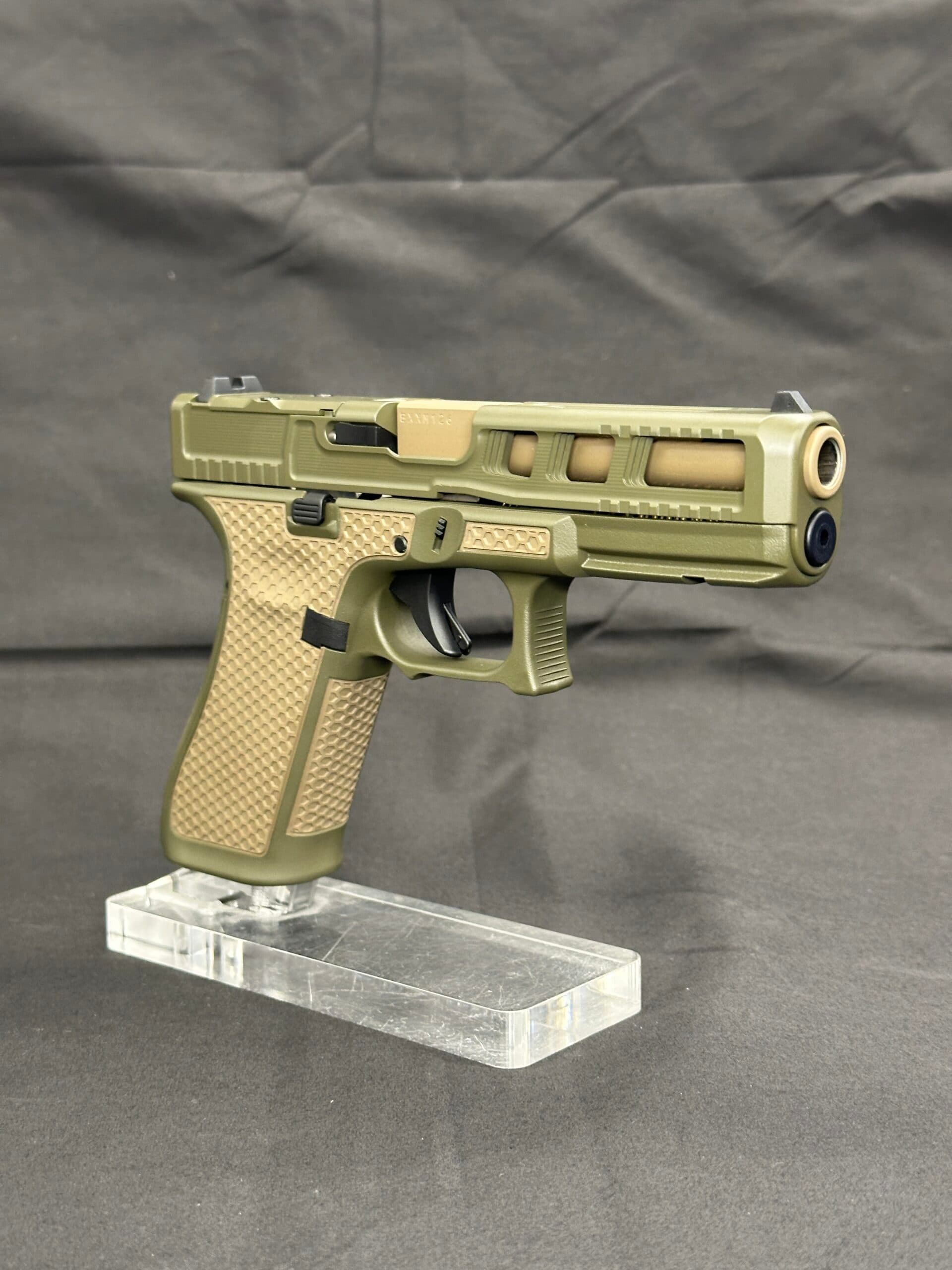 Glock G17 TWO TONE - Weapon DNA