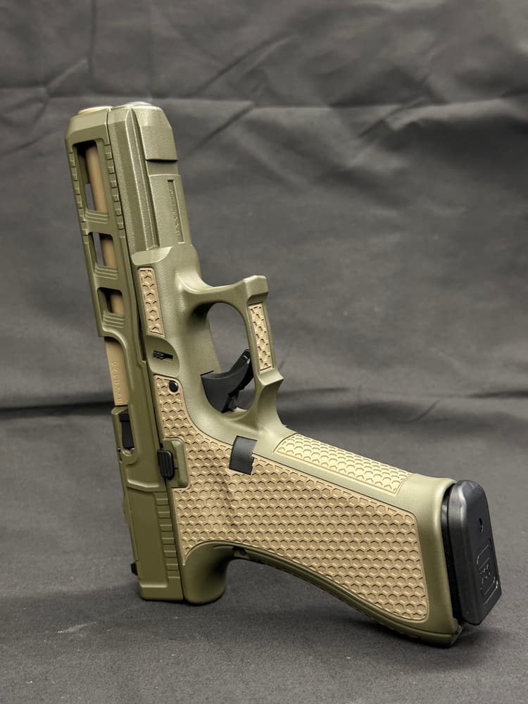 Glock G17 TWO TONE - Weapon DNA